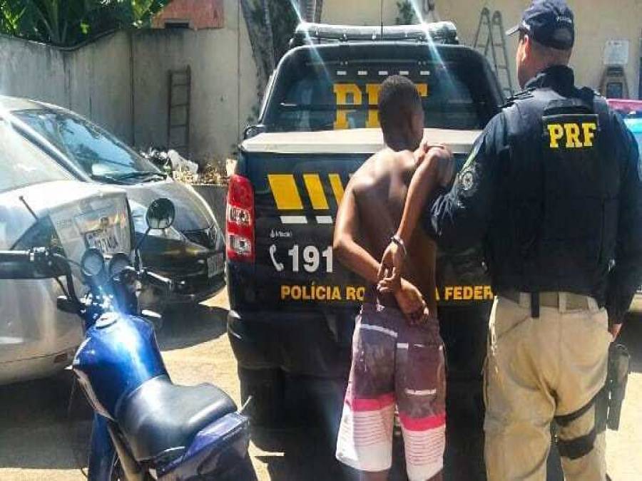 Motocicleta roubada é recuperada e jovem detido pela PRF em Campos ... Motocicleta roubada é recuperada e jovem detido pela PRF em Campos ...
