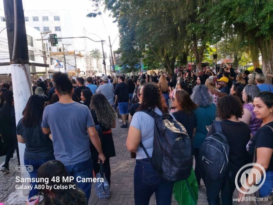 Profissionais de educação de Macaé realizam manifestação no centro da ...