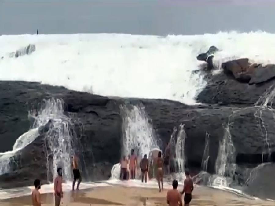 VÍDEO: Ciclone bomba atinge praia de Niterói e assusta banhistas ...