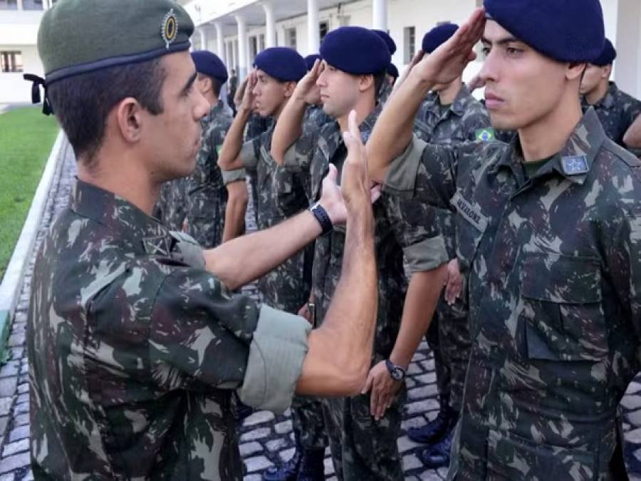 Em novo concurso, ESA abre 1.100 vagas com salário inicial de R$ 3,8 ...