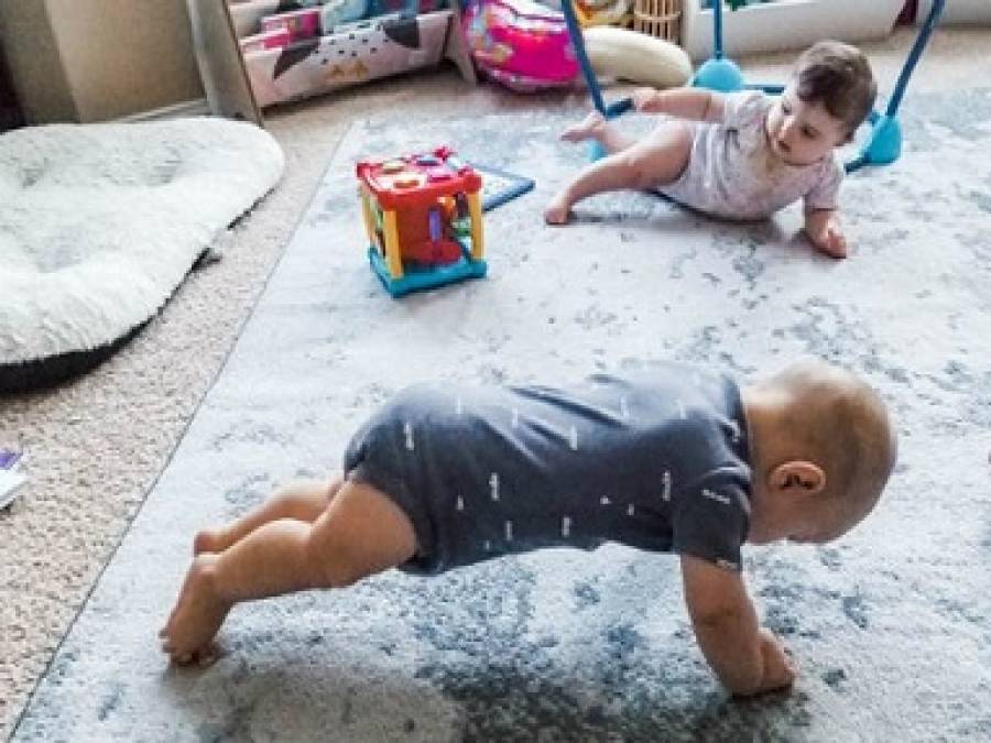 Bebê fazendo flexão? Veja os melhores exercícios para bebês - Portal ...